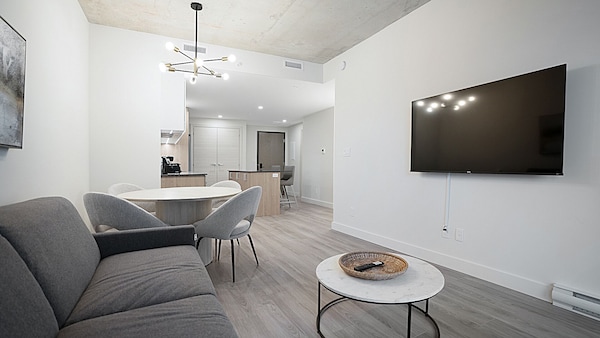 New Luxury Unit In Heart Of Mtl 813 | Metro Access - Montreal