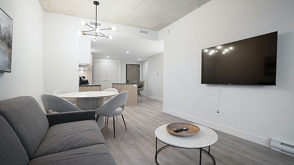 New Luxury Unit In Heart Of Mtl 813 | Metro Access - Laval, Canada