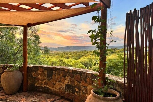 Private & Peaceful Country Cottage Bordering The Rhenosterspruit Nature Reserve. - Pretoria