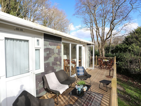 Treetops, Pet Friendly, With A Garden In Caernarfon - Caernarfon