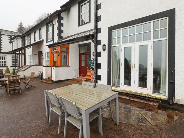 5 Ladstock Hall, Character Holiday Cottage, With A Garden In Keswick - Keswick