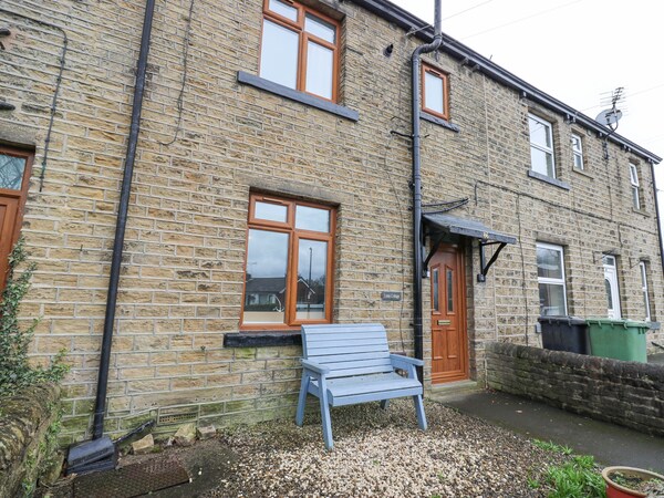 Luna Cottage, Pet Friendly, With A Garden In Holmfirth - Derbyshire
