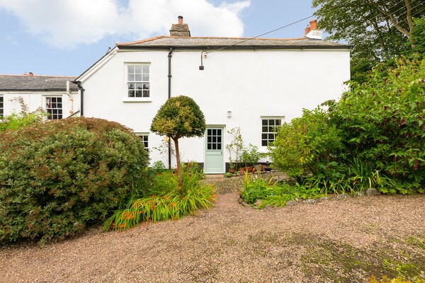 Blackbird Cottage, Pet Friendly, With A Garden In Northam - Appledore