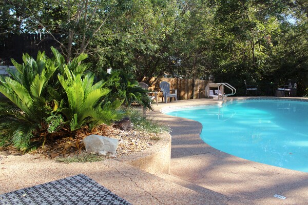 Texas Sunshine Oasis Waco/silos/baylor: Pool, Piano, Pingpong, Pets On 1/2 Acre - Waco, TX