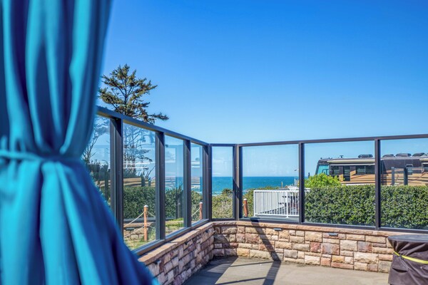 Dog Friendly, Available With 50amp, 30amp, Water And Sewer Hook Up's, Wifi - Newport, OR