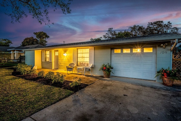 Quiet Street, Bay Views, Close To Ami And Preserve - Anna Maria Island, FL