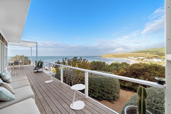 Elevated Coastal Retreat With Dynamic Sea And Hills Views - Adelaide