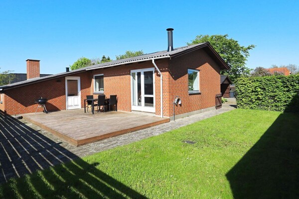4 Personen Ferienhaus In Oksbøl - Henne Kirkeby
