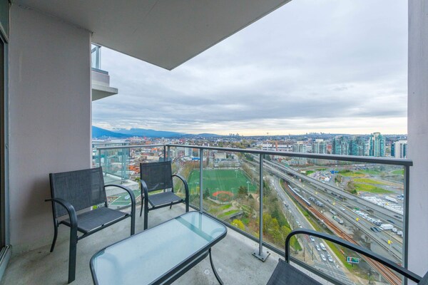 Sub-penthouse Oasis With Jacuzzi, Pool, Sauna & Gym - Burnaby