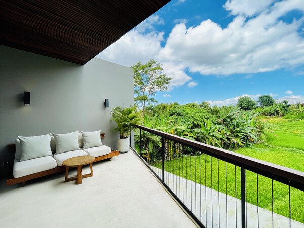 Canggu Serenity: Designer Home By The Rice Field - Bali