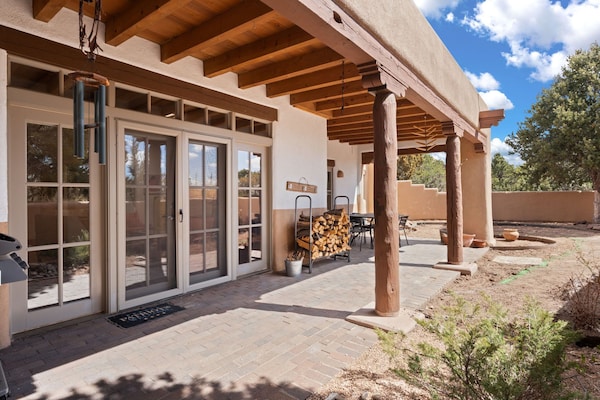 2 Bdr + Den Sleeps 4 | 2 Car Garage | Washer/dryer - Santa Fe