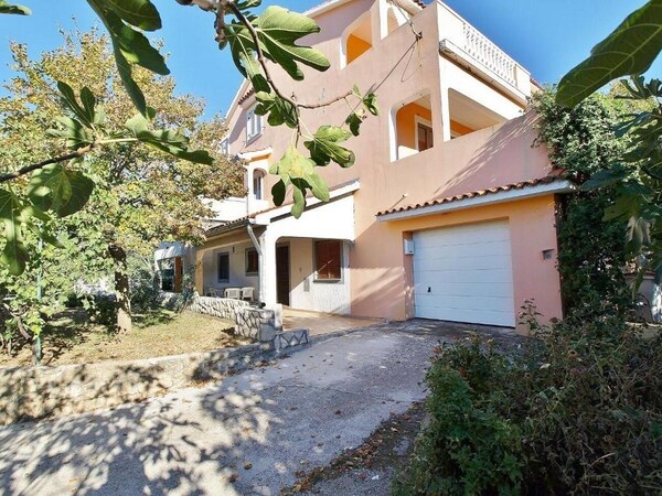 2-zimmer-ferienwohnung Mit Balkon Und Meerblick Lopar, Rab (A-22583-c) - Lopar