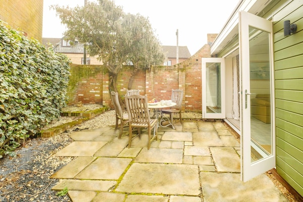 Tanyard House - Sleeps 6 Guests  In 3 Bedrooms - Woodbridge