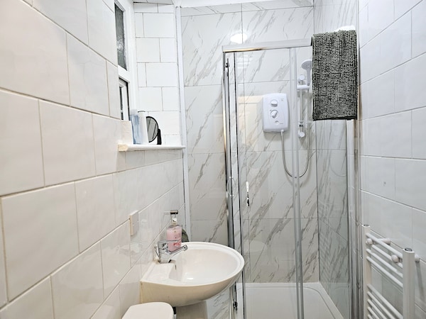 Cosy 1 Bedroom Flat Near Bridgend Town Centre - Porthcawl