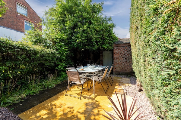 Beautiful 3 Bedroom Exclusive Victorian Terraced House - Dog Friendly\n - Congleton