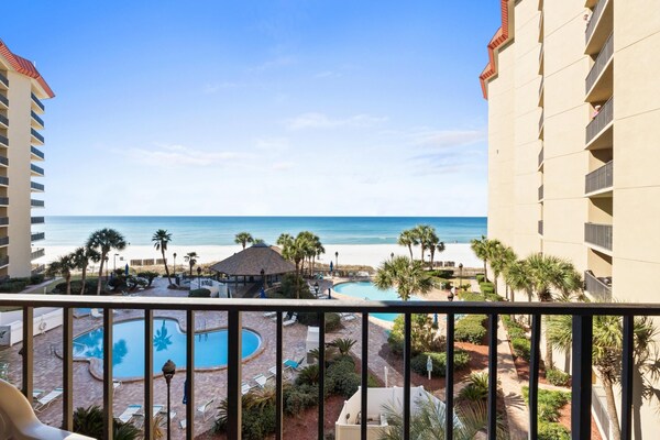 Summerhouse 304a - Beachfront, Lower Floor, 2 Pools, Hot Tub, Free Activities - Panama City