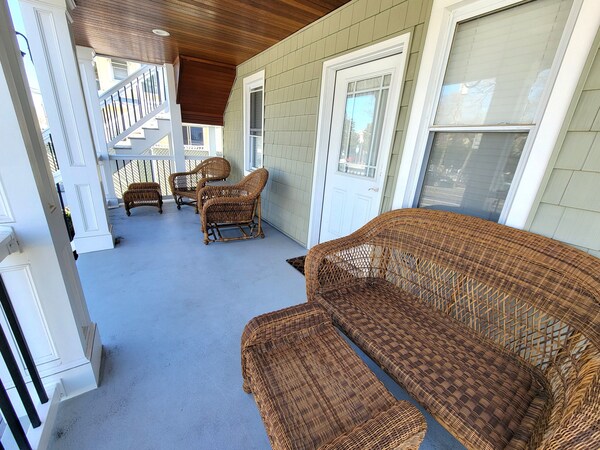 First Floor, Two Bedroom, 1 Bath Unit Sleeps 4 - Ocean City, NJ