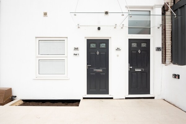 Elm House - Deluxe 4-bed, 3-bath Apartment - Reading