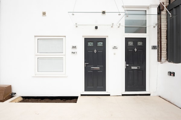 Elm House - Deluxe 4-bed, 3-bath Apartment - Reading