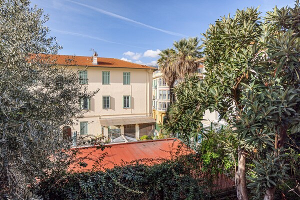 Isa Petit Bijou, Menton, France - Plages de Menton