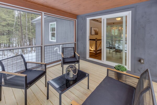 Charming New Rustic Mountain Home Located 10 Minutes From Waterville Valley! - Campton, NH