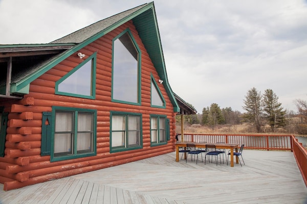 The Cabin Located In The Finger Lakes Region Is Central To Watkins Glen, Penn Yan And Hammondsport - Bath, NY
