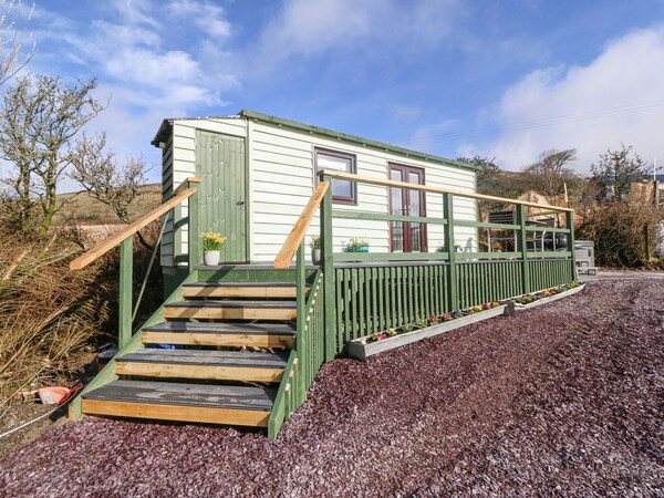 N?th Y Bioden (Magpie's Nest), Pet Friendly, With Hot Tub In Trefor - Llŷn Peninsula
