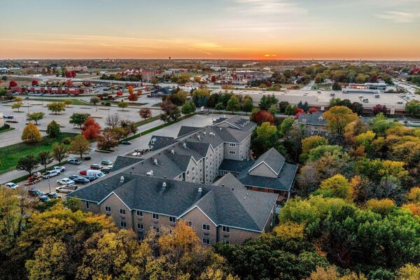 Deluxe King In Stoney Creek Des Moines! Free Breakfast & Parking, Near I-35 - West Des Moines, IA
