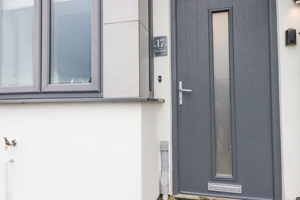 17 Ocean Heights, Country Holiday Cottage, With A Garden In Newquay - Newquay