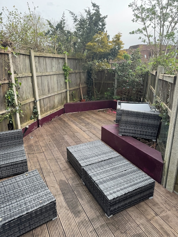 Keep It Simple And Peaceful In This 2-bedroom Brentwood Apartment. - Brentwood