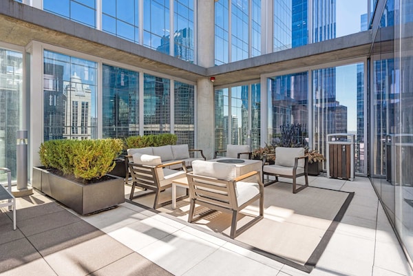 Riverwalk Apt: Best Location, Modern Luxury - Tri-Taylor - Chicago