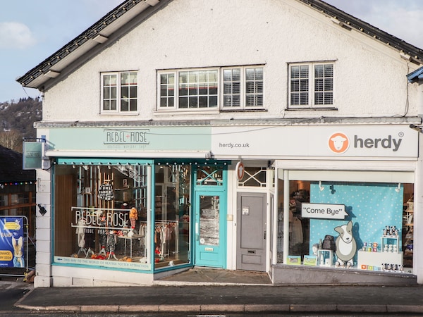 Fenty's, Romantic, Luxury Holiday Cottage In Bowness-on-windermere - Windermere