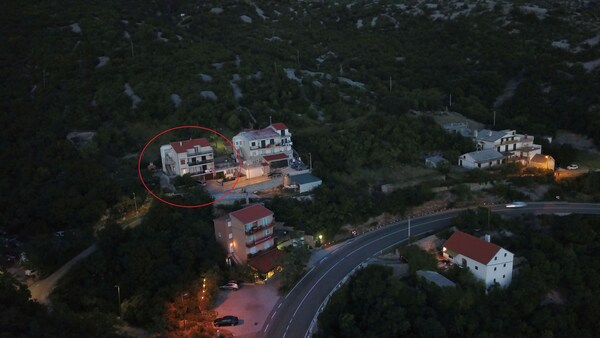 2-zimmer-ferienwohnung Mit Balkon Und Meerblick Senj (A-22576-a) - Baška