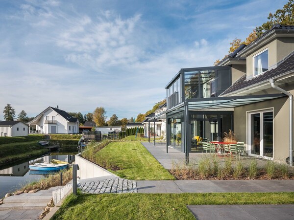 Luxury Apartment On The Water With Garden, Boat And Bathing Area 112m² - Luxus Fewo Direkt - Krakow am See