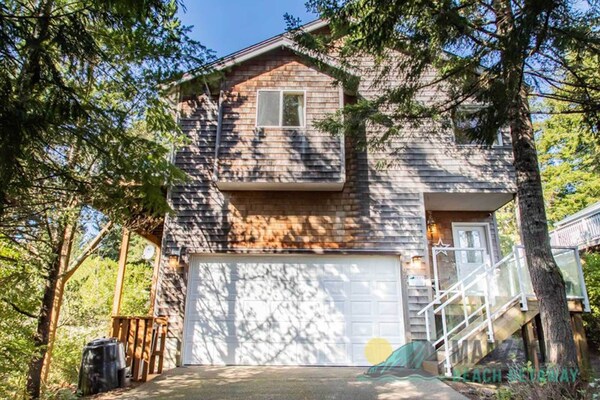 Beautiful Oregon Coast, Dog-friendly Home Blocks To The Beach! - Manzanita, OR