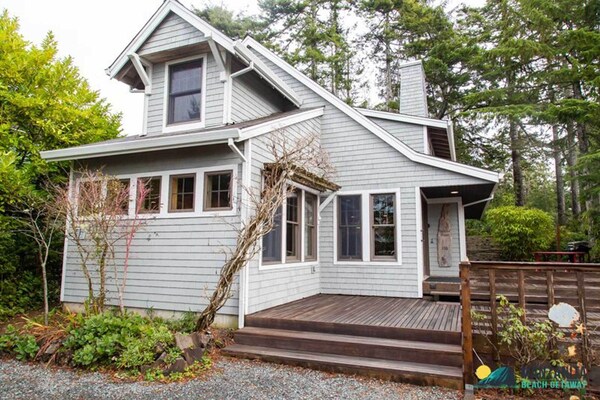 Great Location, Unique, Close To Town, Hot Tub, Dog Friendly! - Manzanita, OR