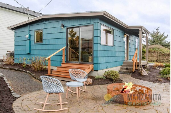 Cozy Remodeled Cottage Steps To Town And The Beach! Mca#1445 - Manzanita, OR