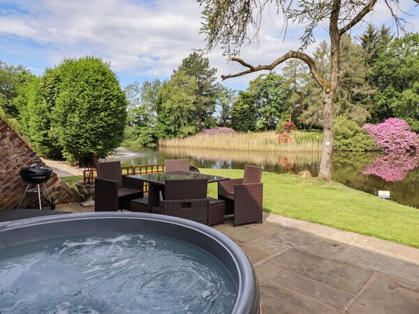 Lake View Barn, Family Friendly, With Hot Tub In Macclesfield - Macclesfield