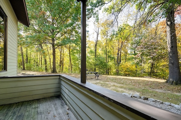 Space & Comfort For Groups! Full Kitchen, Outdoor Terrace And Free Parking! - French Lick, IN