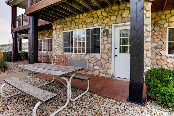 Unleash Adventure! Stylish Lodging Blocks Away From Illinois River Valley - Peoria, IL