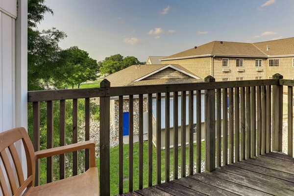 Unwind In Award-winning Style: Scenic Views & Cozy Stays | 2 Units - Peoria, IL