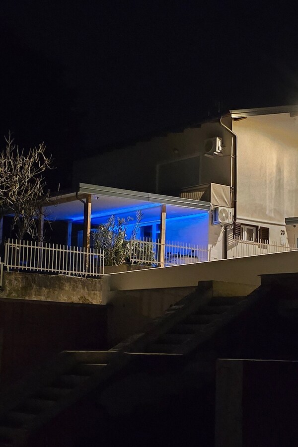 1-zimmer-ferienwohnung Mit Terrasse Und Meerblick Selce, Crikvenica (A-22726-a) - Selce