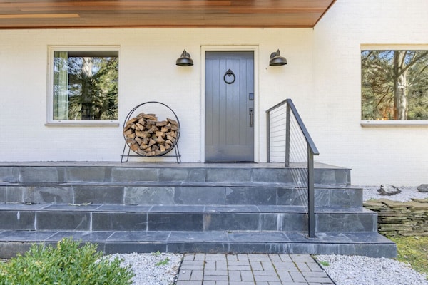 Modern Home With Indoor/outdoor Swimming Pool - New Paltz, NY