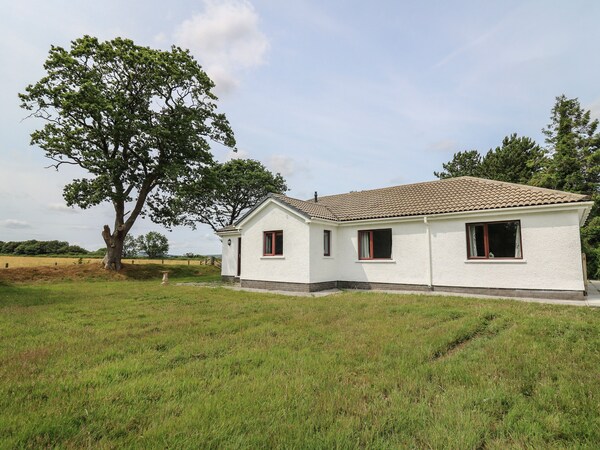 Sea View, Pet Friendly, Character Holiday Cottage In St Clears - Llansteffan