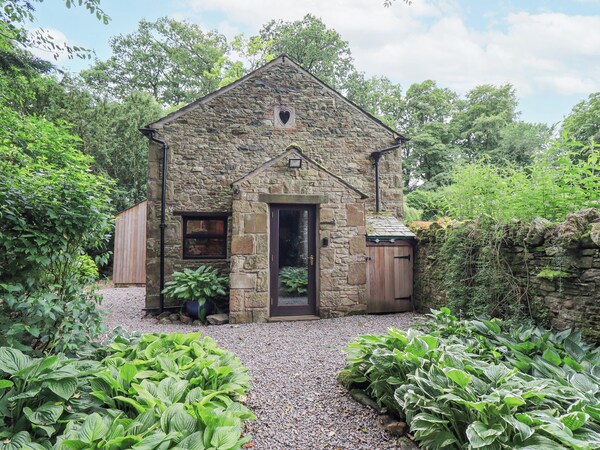 The Gardener's Bothy, Pet Friendly, With Hot Tub In Pooley Bridge - グレンリディング