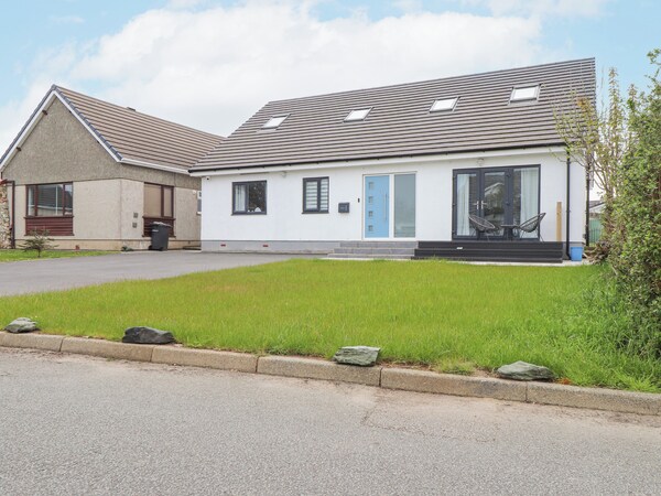 Blue Bay Villa, Pet Friendly, With Hot Tub In Trearddur Bay - Trearddur Bay