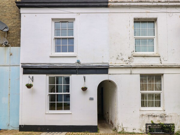 5a Castle Street, Family Friendly, Country Holiday Cottage In Ryde - Isle of Wight