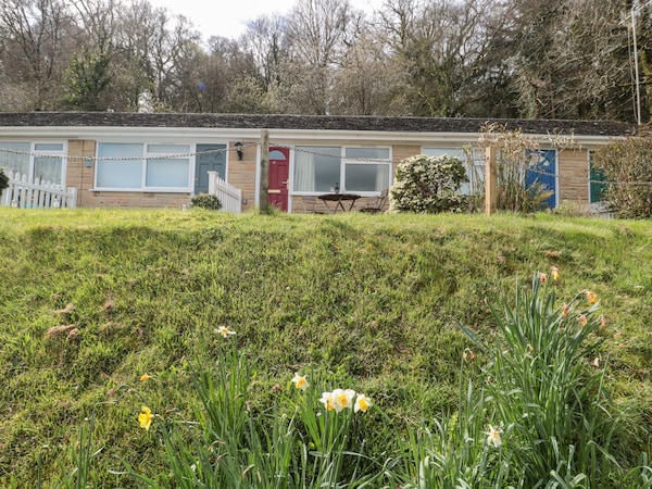27 Fernhill Heights, Romantic, With A Garden In Charmouth - Dorset