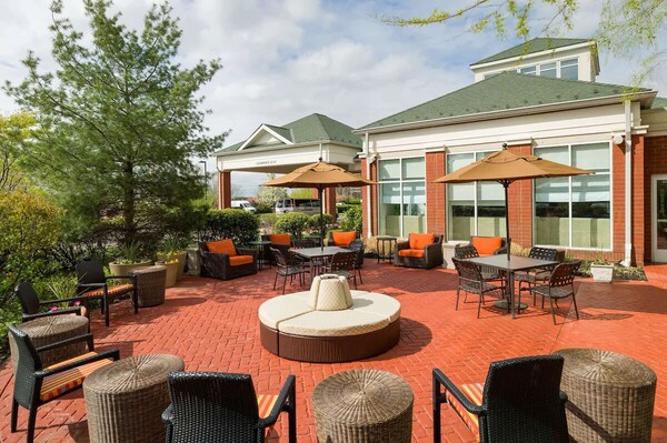 Cozy Unit With Heated Pool | Near Roosevelt Park | Pet-friendly & Free Parking - Edison, NJ