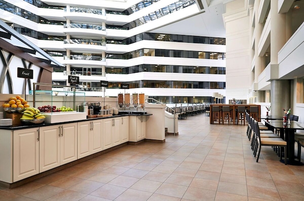 Close To National Cathedral & Shops | Ev Charging | 3 Hotel Units In Chevy Chase - Annandale, VA